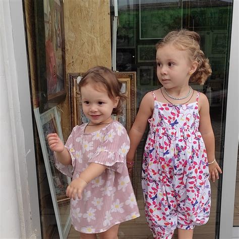 დები Sisters