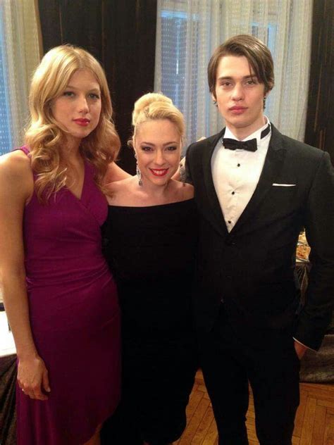 Pin By Vallery Martin On Hugh Strunf Formal Dresses Prom Dresses Dress