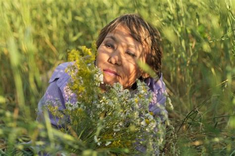 Premium Photo Smiling Asian Woman Of Older Age In A Summer Park
