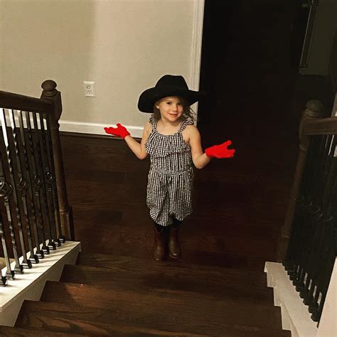 Tabitha Robin • Instagram Photos And Videos