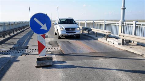 Предприемат действия за избягване на задръствания при спирането на движението по Дунав мост