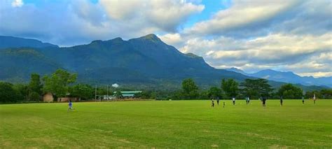 රටක් හදන අපි සබරේ Added A New Photo රටක් හදන අපි සබරේ