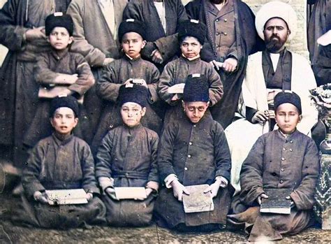 تصاویر سفر به عصر قاجار؛ از عکس یادگاری در مکتب‌خانه تا قدیمی‌ترین عکس خیمه‌شب‌بازی