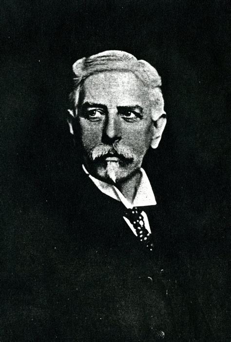 Daniel E Salmon
