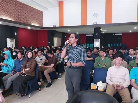 Suksesnya Pelaksanaan Kuliah Tamu Prodi Informatika Program Sarjana Fik