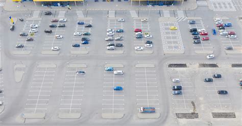 도시 식료품 점에서 슈퍼마켓 쇼핑객의 많은 자동차가있는 주차장의 공중 하향식 전망 사진 Unsplash의 슈퍼마켓 이미지