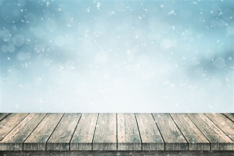 빈 나무 테이블과 제품 프로 모션에 대 한 눈입니다 파란색 배경 조명과 Bokeh입니다 0명에 대한 스톡 사진 및 기타 이미지 0명 겨울 내리는 눈 Istock