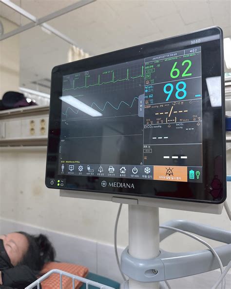 책추천해주는여자 책추천해주는여자미니미 엄마는 오래 보고 싶어요 며칠전 이모가 돌아가시고 충격으로 어머님 혈압이 270으로 응급실에 다녀 왔어요 아직도 너무 아픈