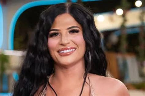 Love Island Us Star Hannah Smith Charged After Threatening To Kill Police Officer The Mirror