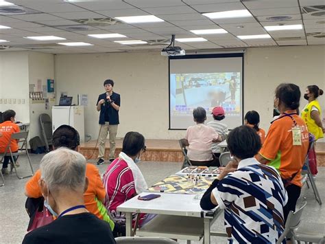 樹林波麗士與銀髮族尬桌遊 識詐動次動