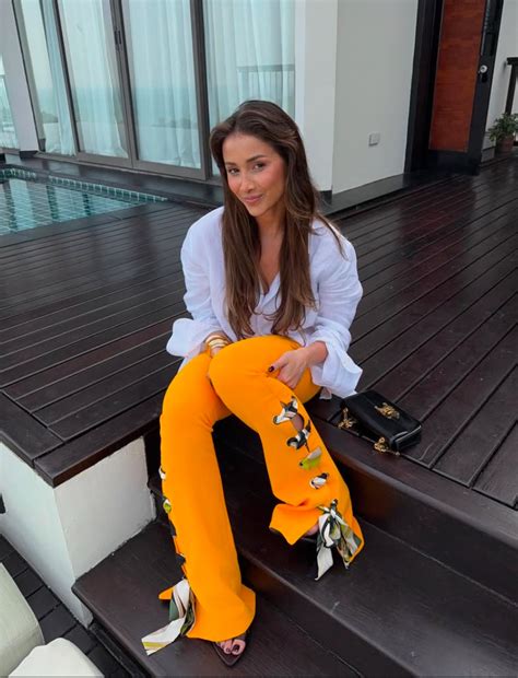 Isabeau Delatours Feet