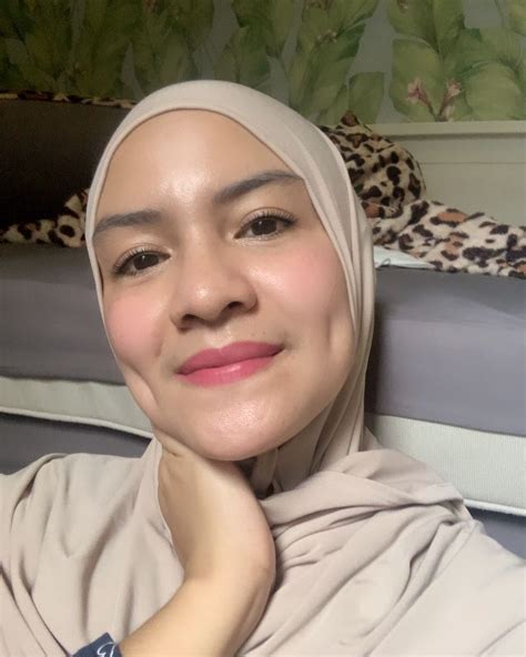 7 Artis Indonesia Yang Punya Lesung Pipi Senyumnya Manis