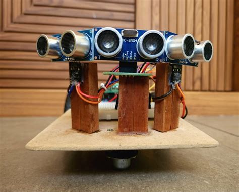 Hand Following Car Arduino And Ultrasonic Sensors Powered Tinkercad