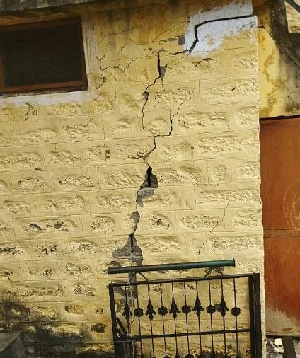 Cracks In Many Houses Due To Waterlogging On The Highway In Khandauli
