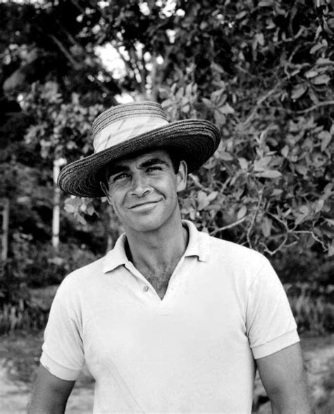 20 Amazing Vintage Photos Of Sean Connery When He Was Young ~ Vintage