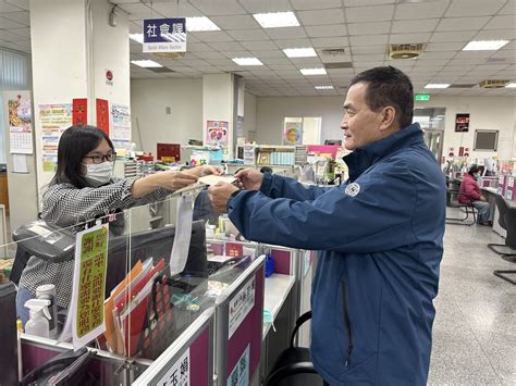 黃偉哲照顧弱勢經濟 社福津貼提前入帳 臺灣導報