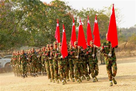 ပခုက္ကူခရိုင် အမှတ် ၆ တပ်ရင်းမှ စုဖွဲ့လေ့ကျင့်မှု သင်တန်းဆင်းပွဲ ကျင်းပ Bur Mizzima Com