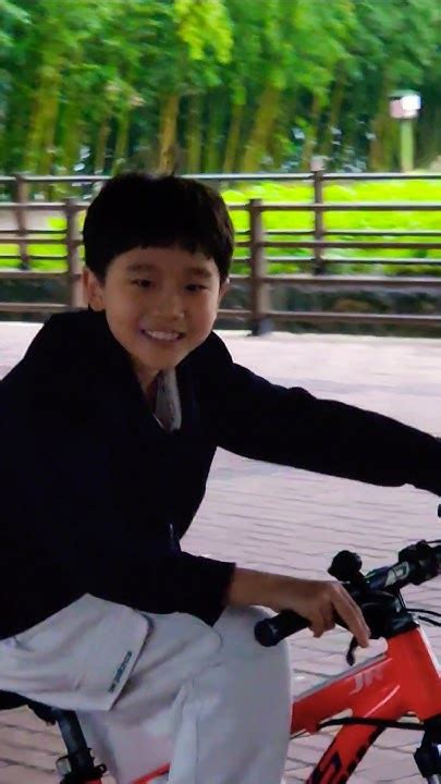 내 생애 첫 라이딩 주인공 😮 윤이 Youtube