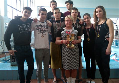 Награди на ученици от 9 ФЕГ на турнир по плуване 9 Френска езикова гимназия