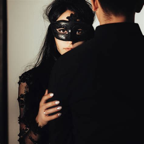 Paris Sex Club T Box Curious Yellow