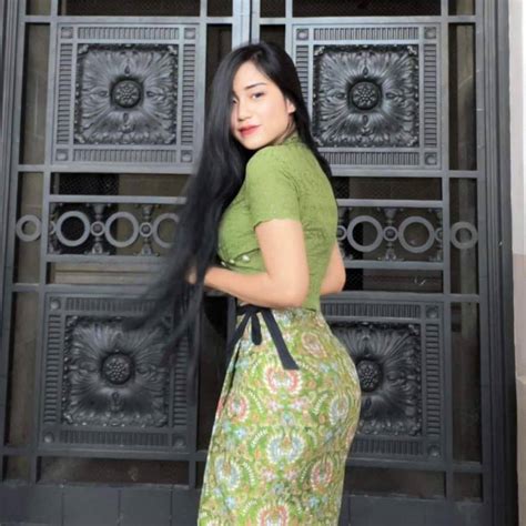 မမက မောင်ကြမ်းသမျှအကုန်ကြိုက်တယ်😊 May Lay Facebook