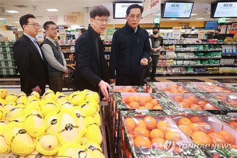 농식품 물가 대책 시행 관련 현장점검 나선 한훈 차관 연합뉴스