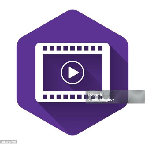 긴 그림자로 격리 된 흰색 재생 비디오 아이콘 재생 기호와 필름 스트립 보라색 육각 버튼 벡터 일러스트레이션 개념에 대한 스톡 벡터 아트 및 기타 이미지 Istock