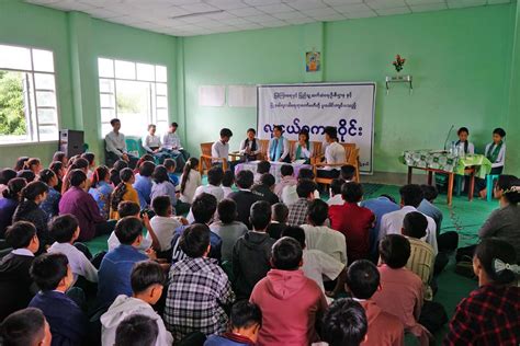 ယနေ့ခေတ် ကျောင်းသားလူငယ်များ စကားပြောစွမ်းရည်နှင့် လူအများရှေ့မောက်တွင