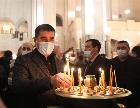 შალვა პაპუაშვილი მოსახლეობას შობას ულოცავს
