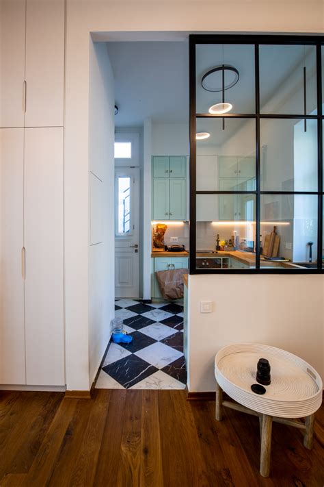 รวม 31 ไอเดีย “ผนังกระจก” กั้นห้องครัวและห้องนั่งเล่น เพื่อแยกกลิ่นและเสียง