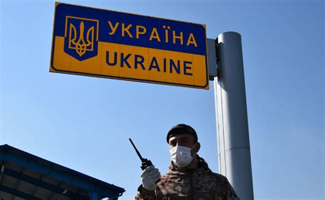 Урядовці розширили перелік осіб які можуть виїжджaти зa кордон