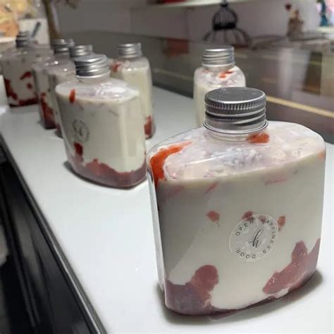 크리에이티브 일회용 플라스틱 음료수 병 뚜껑 있는 우유 차 병 플라스틱 용기 바 음료 250ml 커피병 로트당 20 개