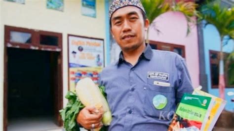 Foto Muhammad Farid Berhasil Buktikan Jika Sekolah Bisa Dibayar Hanya Dengan Sayur Dan Doa