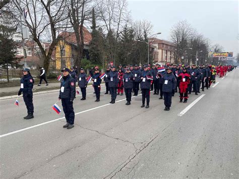 ПРИПАДНИЦИ РЕПУБЛИЧКЕ УПРАВЕ ЦИВИЛНЕ ЗАШТИТЕ РЕПУБЛИКЕ СРПСКЕ НА СВЕЧАНОМ ДЕФИЛЕУ Републичка