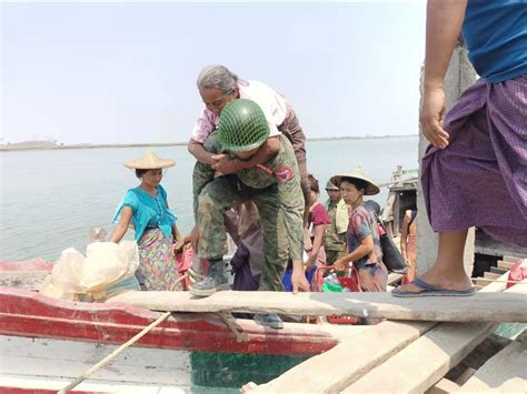 အမ်းမြို့ပေါ်တိုက်ပွဲကြားတွင် ပိတ်မိနေ၍ အစာရေစာပြတ်လပ်နေသည့် ဒေသခံ ၂၀၀ကျော်ကို အာရက္ခတပ်တော်မှကယ