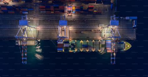 바다 항구에 공중 평면도 컨테이너 선박 및 작업 크레인 교량 선적 컨테이너 물류 수입 수출 선적 또는 운송 사진 Unsplash의 수송 이미지