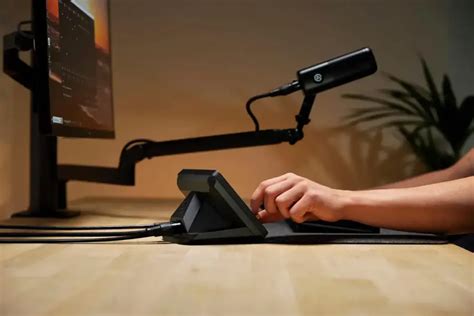 Elgato Stream Deck Xlr Workflow Controller With Customizable Touch Strip And Dials Black