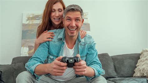 ゲームのプレイ時間が長いと幸福であるという調査結果が示される ライブドアニュース