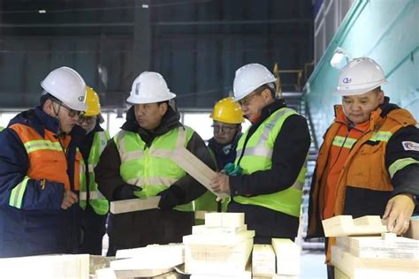 Төр мн Уул уурхай хүнд үйлдвэрийн сайд Ж Ганбаатар