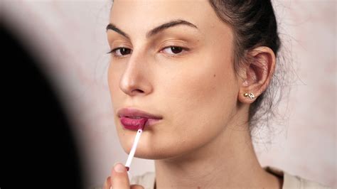 How To Make Your Nose Appear Thinner With Makeup Ways
