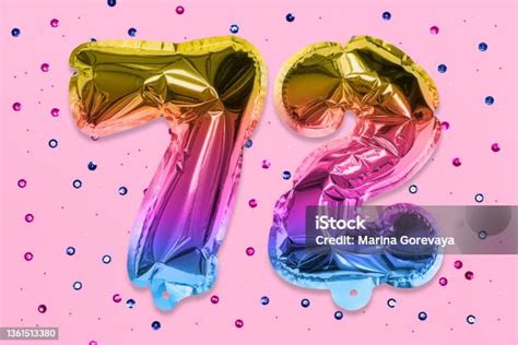 무지개 호일 풍선 번호 스팽글과 분홍색 배경에 숫자 칠십 두 생일 인사말 카드 0명에 대한 스톡 사진 및 기타 이미지 0명 개념 개체 그룹 Istock