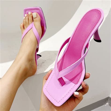 รองเท้าส้นสูง ประดับเพชร และพลอยเทียม แบบหนา สวมใส่สบาย แบบเรียบง่าย แฟชั่นสําหรับผู้หญิง