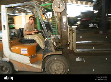 Lifting Crates Hi Res Stock Photography And Images Alamy