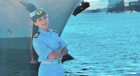 ប្រធានក្រុមនាវឹកស្រីដ៏ស្រស់ស្អាតរបស់អេហ្ស៊ីប ជាមូលហេតុបណ្តាលឲ្យជាប់គឿងនាវានៅព្រែកជីក Suez