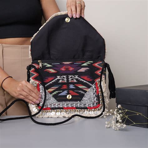 Sandra Red And Black Sanskriti777