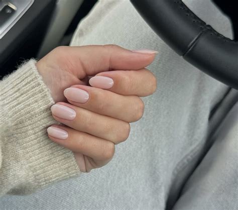 3 варіанти нюдового манікюру які ніколи не вийдуть з моди