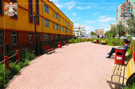 Гарааш байсан газарт сагсан бөмбөгийн талбай сандал саравч байршуулж тохижуулав