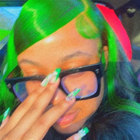 Eliscia Itseliscia • Threads Say More