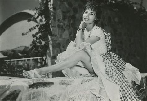 Rosenda Monteross Feet
