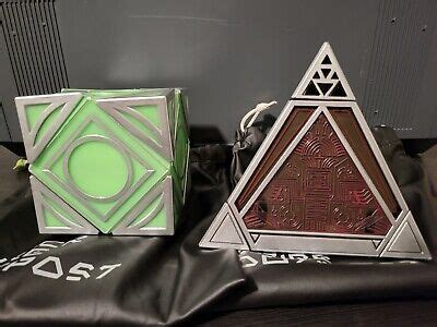New Star Wars Galaxys Edge Silver Sith And Jedi Holocron Set Disney